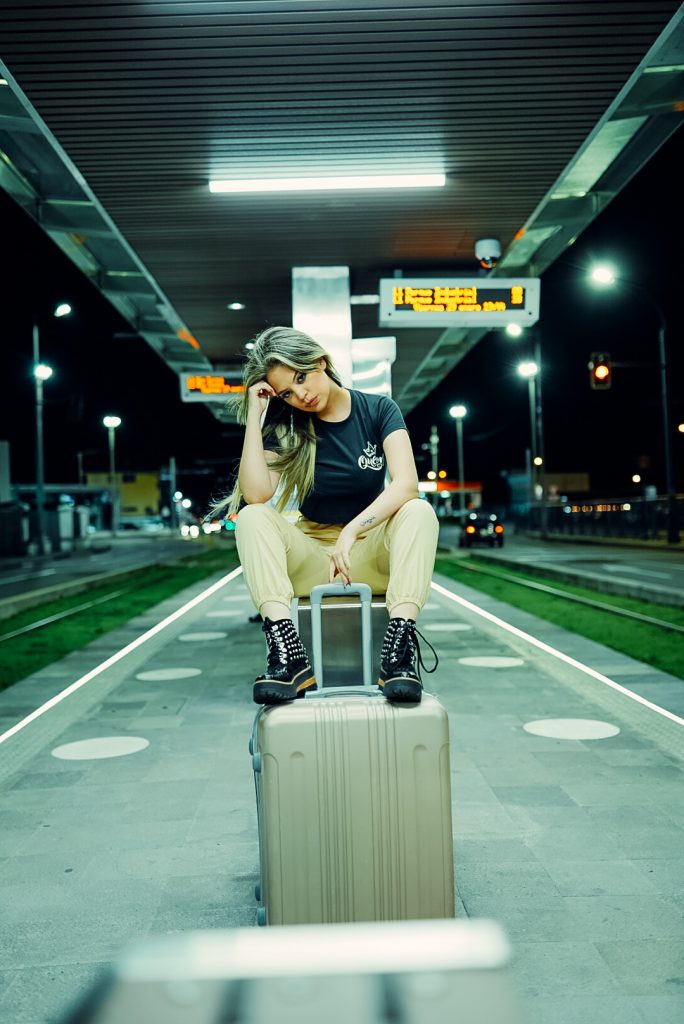 Radio Visión Cuenca 106.1 » El nuevo sencillo de Michelle Cordero hace ...